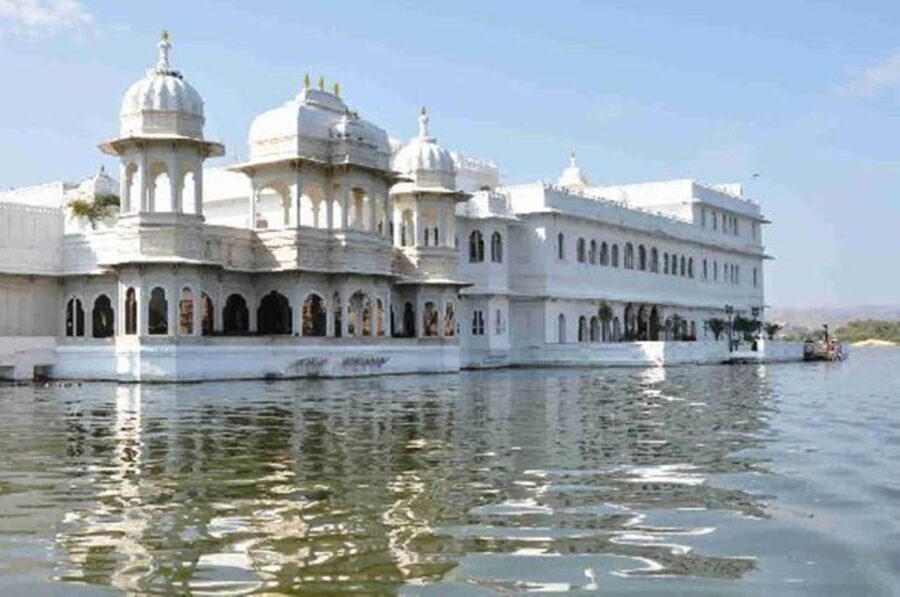Private Full-Day Udaipur City Tour with Guide - Transportation & Service Quality