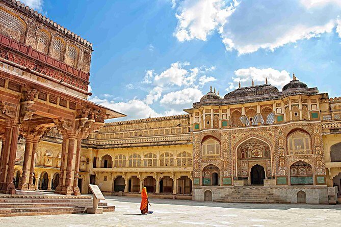 Private Jaipur Day Tour by Car from Delhi - Amber Fort: The Majestic Hilltop Fortress