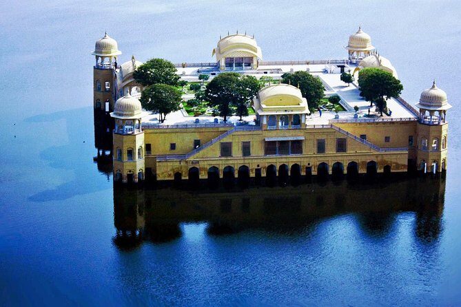 Private Jaipur Day Trip with Forts and Royal Palaces visit with Lunch from Delhi - Lake Palace and the City Palace