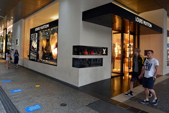 Private Shopping Tour from Brisbane hotels to DFO Brisbane - The Experience: What You Can Expect