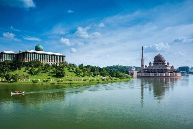 Putrajaya Open Air Tour from Kuala Lumpur with Sight SeeingCruise - Authentic Experiences and Practical Tips