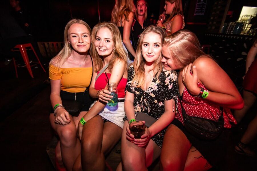 Queenstown: Ice Bar Crawl - The Bars and Atmosphere