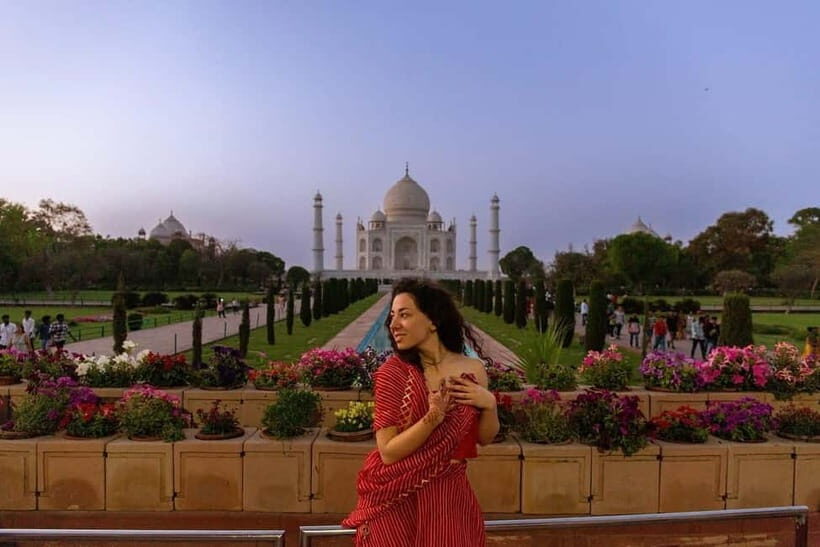 Rent a sari or kurta pajama for Taj Mahal visit & picture - What You Can Expect from the Tour