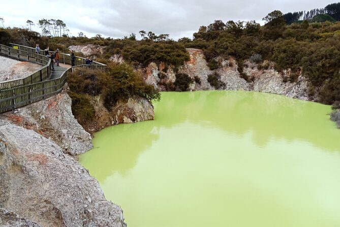 Rotorua to Wai-o-Tapu Thermal Wonderland Shuttle - The Experience in Context