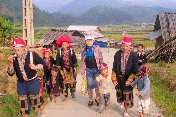 Sapa Private 3 Day Tour: Fanispan Peak & Villages Experience - Day 1: From Lào Cai to Fansipans Peak