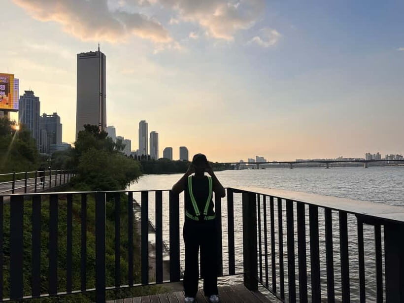 Seoul: Han River Sunset Bike Tour with Rainbow Fountain Show - The Experience: What It Means for You