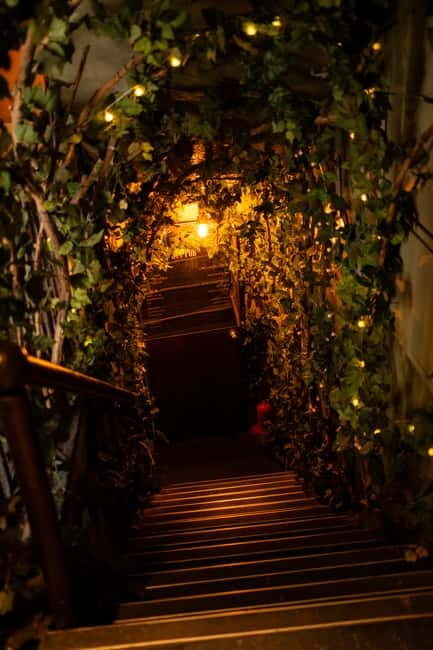 Seoul: Hongdae, Webtoon&Game, Theme Cafe Walking Tour - Themed cafes: From Webtoons to Harry Potter