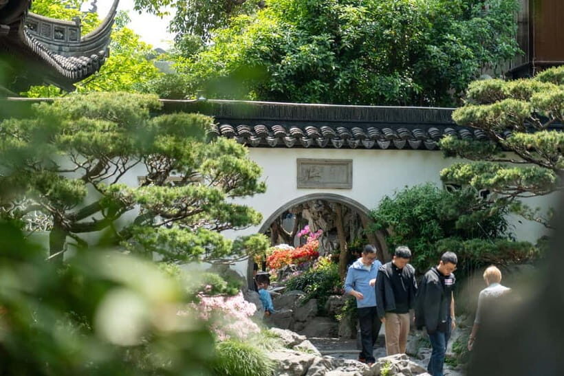 Shanghai: Yuyuan, City God Temple Old City Tour-Tip Based - FAQ