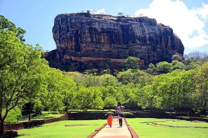 Sigiriya & Minneriya Safari Tour from Wadduwa - Exploring Sigiriya: The Ancient Rock Fortress