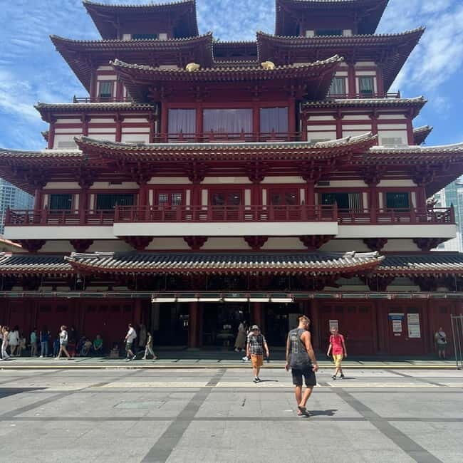 Singapore: Chinatown Clans History and Food Tour - Exploring Iconic Sites and Hidden Gems