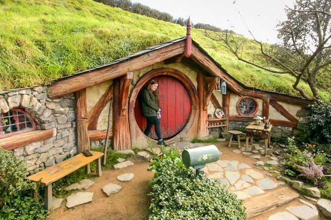 Small-Group Hobbiton Tour from Auckland with Party Marquee Lunch - Who is this tour best for?