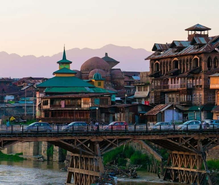 Srinagar Old City Heritage Walking Tour with Kahwa Tea - Visiting Ancient Shrines and Temples