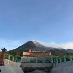 Sunrise Setumbu hill, Borobudur, Merapi Volcano & Prambanan - Exploring Borobudur: From Base to the Top