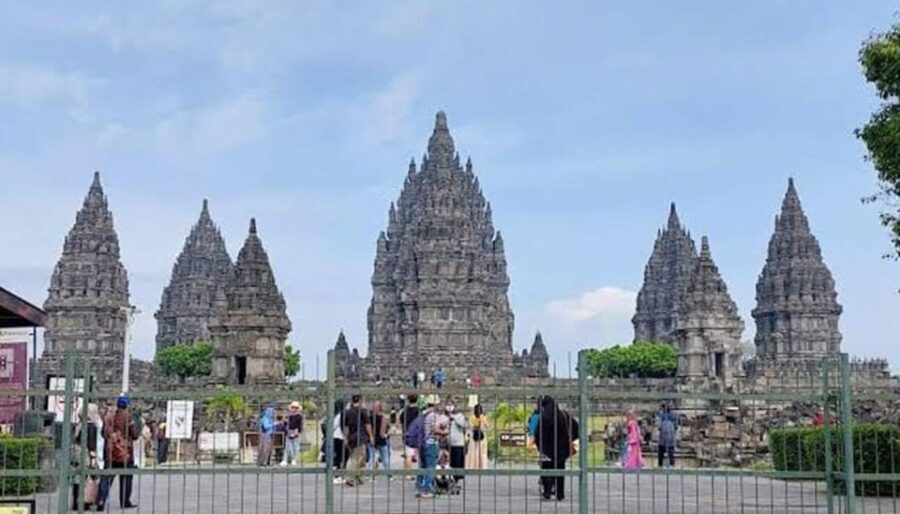 Sunset at Prambanan Temple with Professional Guide - The Sunset Experience