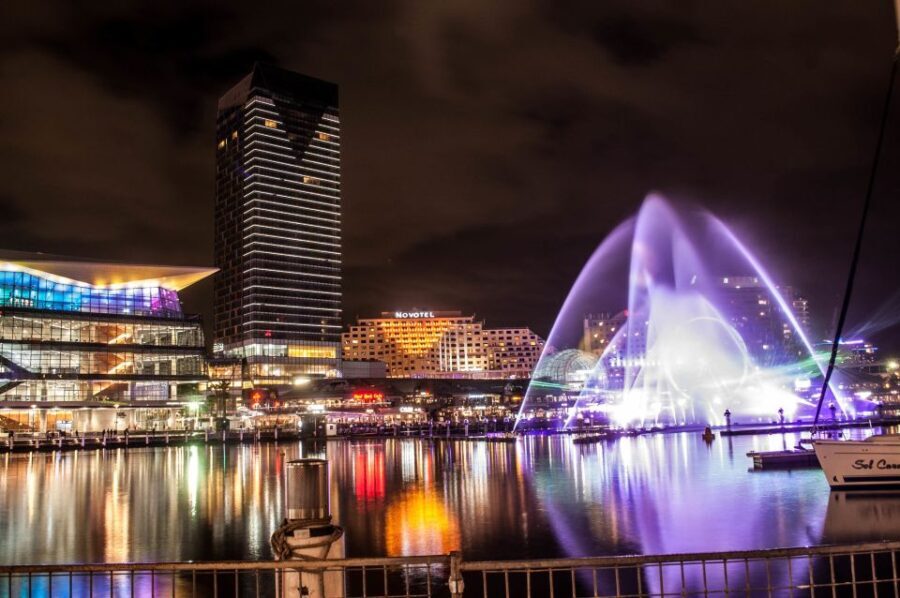 Sydney: Vivid Festival of Light Harbor Cruise with Dinner - The Experience in Detail