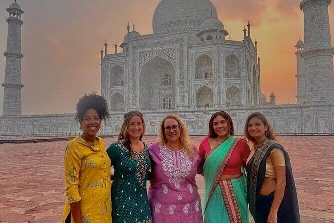 Taj Mahal Agra Day Tour from Delhi By Gatiman Express Train - The Lunch Experience: A 5-Star Meal
