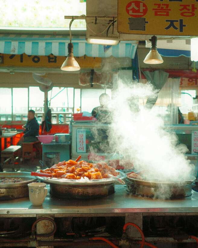 Taste of Jeju: A Culinary Journey Through Traditional Market - Why This Tour Works Well