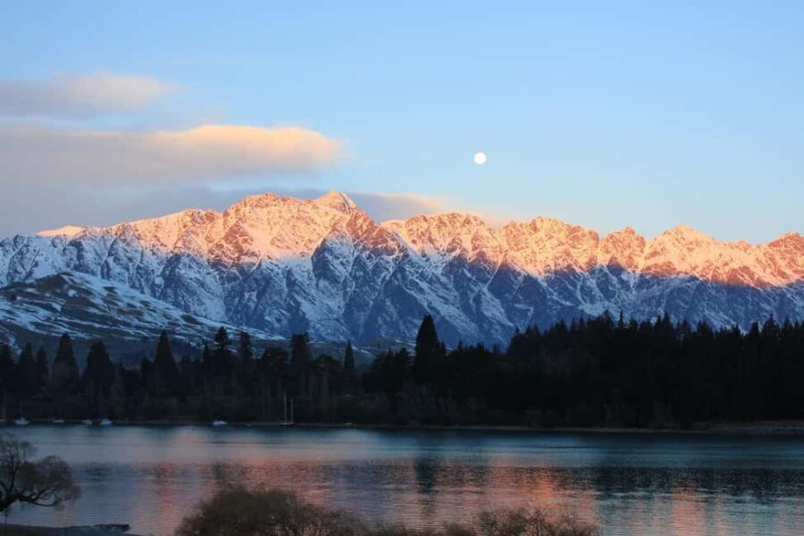 Te Anau to Queenstown inc Milford Sound Tour, Cruise & Lunch - The Thrill of the Fordland Wilderness