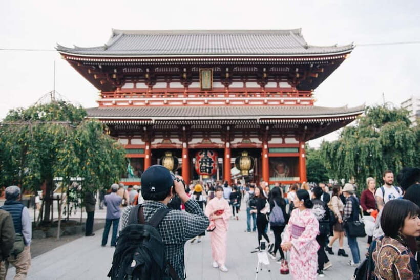 Tokyo: Asakusa Walking Tour with Sensoji Temple - Strolling Down Nakamise Shopping Street