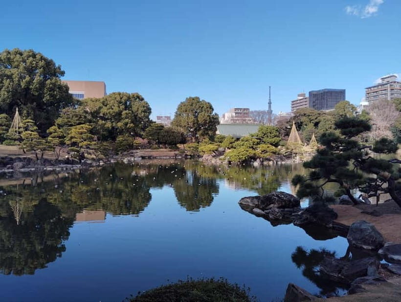 Tokyo: Kiyosumi Garden Guided Tour - Exploring Kiyosumi Garden: A Closer Look