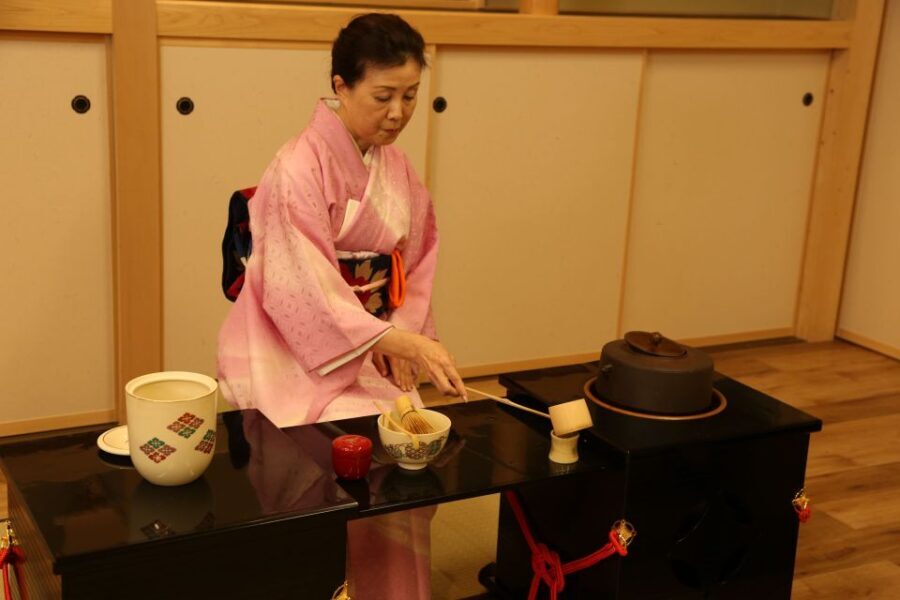 Tokyo: Practicing Zen with a Japanese Tea Ceremony - The Value of Learning Through Practice