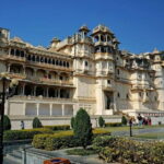 Udaipur: Private City Tour with Boat Ride - Cultural and Artistic Highlights
