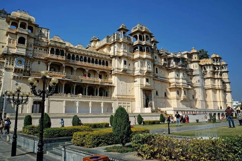 Udaipur: Private City Tour with Boat Ride - Cultural and Artistic Highlights