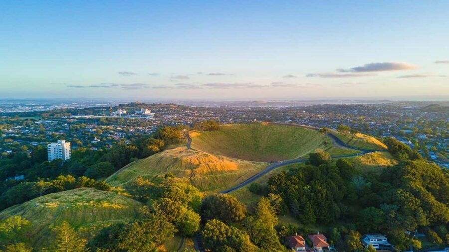 Ultimate Auckland Experience Full Day Tour with Lunch - The City Tour: Landmarks and Volcanoes