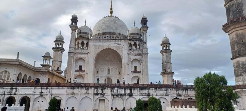 Uncover Ajanta's Secrets Aurangabad's Mini Taj : A Day Trip. - Optional Shopping and Local Market Tour