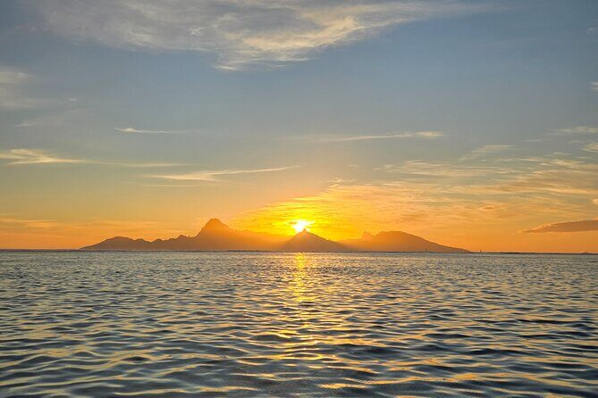Unforgettable sunset against Moorea - What’s Included and What to Expect