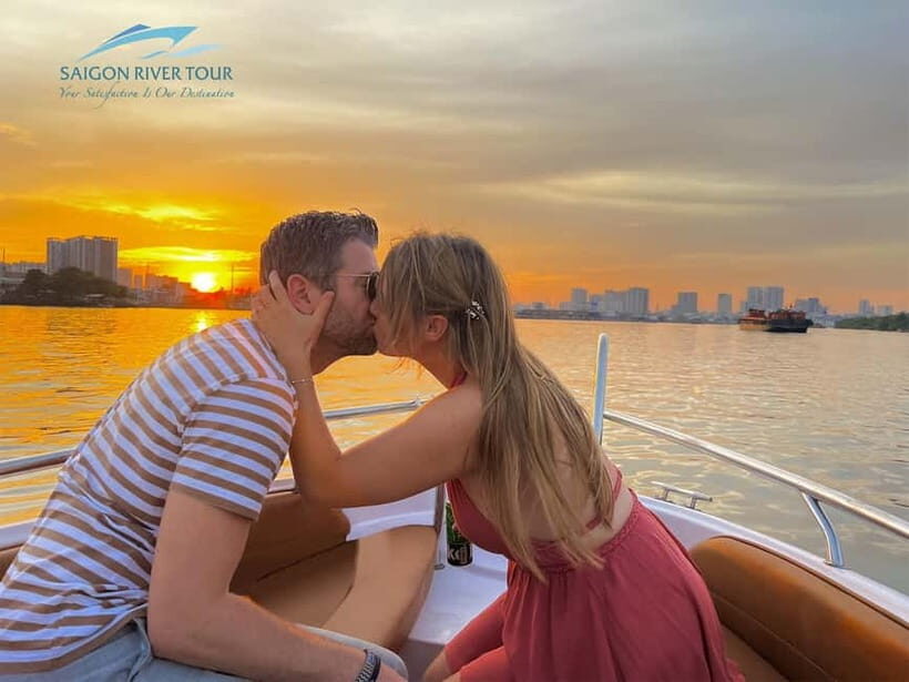 VIP Tour Enjoy Romantic Sunset by Speed Boat Free Cocktail - Detailed Breakdown of the Experience