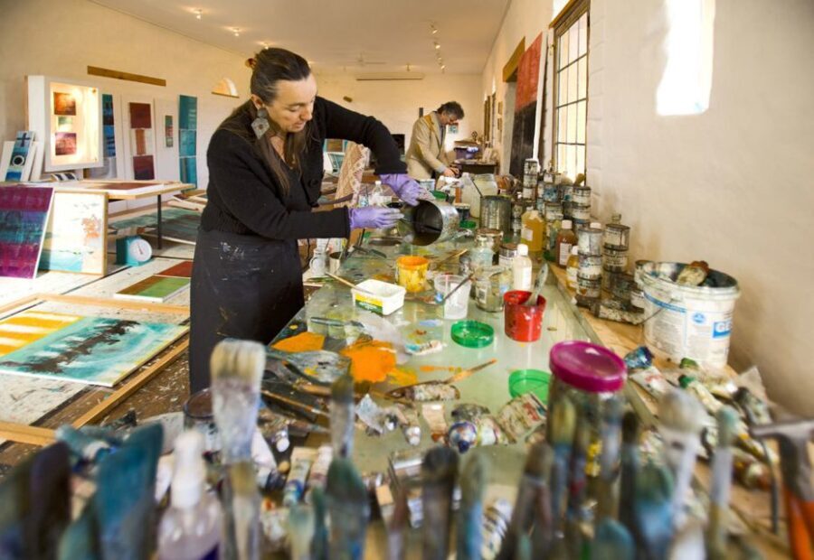Waiheke Island: Private Art Tour with Lunch - In-Depth Look at the Waiheke Island Private Art Tour