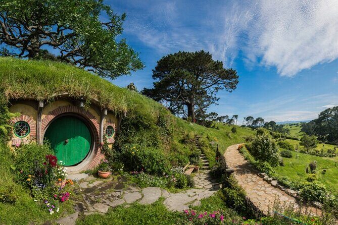 Waitomo Cave and Hobbiton Village Full Day Tour - The Hobbiton Experience