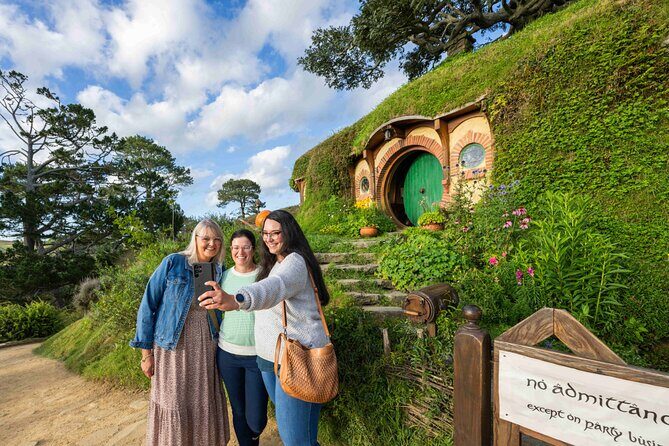 Waitomo Caves & Hobbiton Small Group Tour inc Lunch from Auckland - The Itinerary in Detail