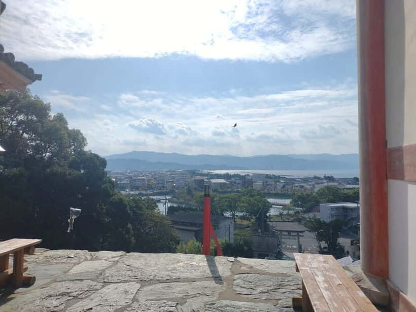Wakayama: Wakaura Bay Weekend Walking Tour - Savoring Wakaura’s Seafood and Local Flavors