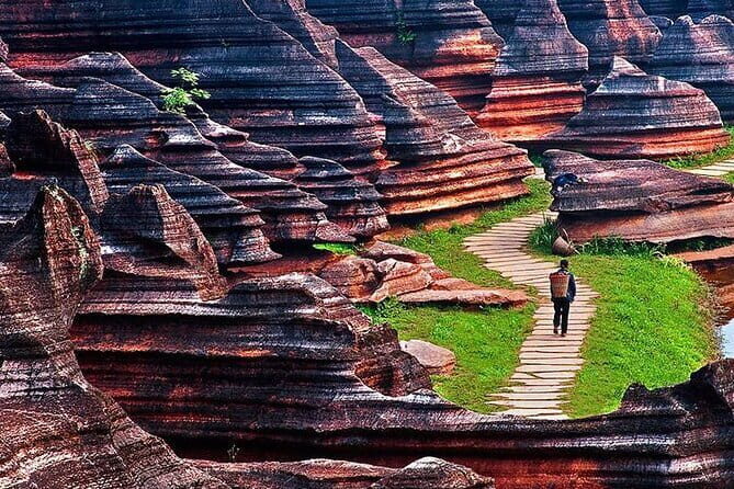 Wulong karst+Red stone National Park 3-days Private tour-Extension - Day 2: Red Stone Forest & Biancheng Old Town