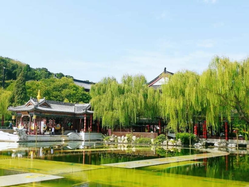 Xi'an: Terracotta Warriors, Huaqing Palace & City Night Tour - Transportation and Group Dynamics