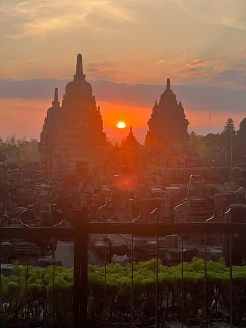 Yogyakarta: Borobudur ClimbUp Guarantee and Prambanan Tour - Transportation — Comfort and Punctuality