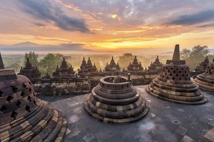 Yogyakarta Sunrise Tour: Hills Borobudur Climb & Prambanan - Detailed Breakdown of the Itinerary