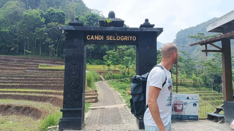 Yogyakarta : trip to Borobudur temple + Selogriyo temple - The Sum Up