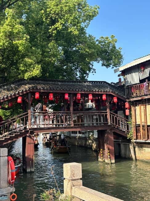 Zhujiajiao Water Town & Shanghai Highlights Day Tour - Exploring Zhujiajiao Water Town