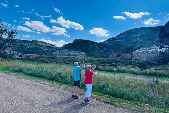 1 Day of Dinosaurs and Hoodoos From Calgary to the Drumheller - Transportation and Group Size