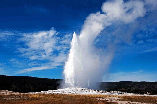 4-Day Yellowstone and Mount Rushmore Tour from Salt Lake City - Why This Tour Offers Good Value