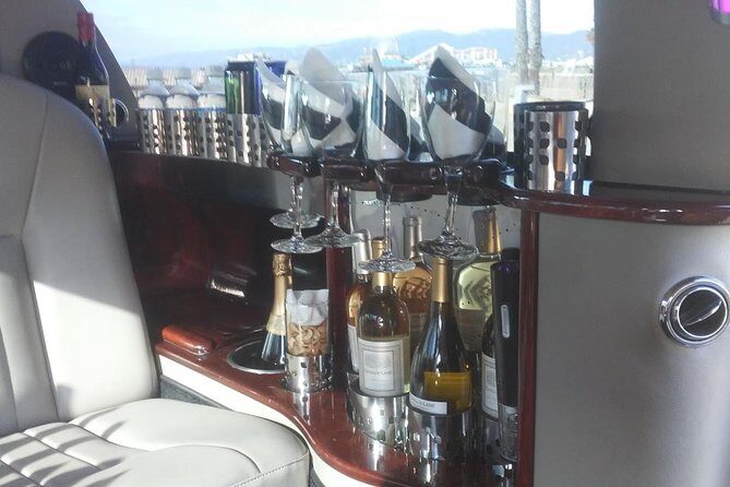 4-Hour private limo Tour of Los Angeles by a TV personality with Free Drinks - What’s Included and How the Tour Unfolds