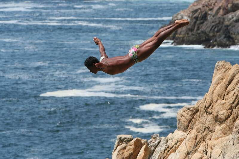 .4-Hrs Cruise or Hotels City Tour Experience w/High Divers - What the Reviews Say