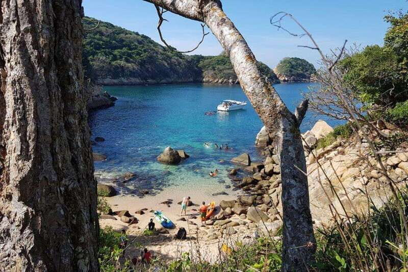 -Acapulco: La Roqueta Island Hiking and Snorkeling Tour - Discovering La Roqueta Island’s Natural Beauty