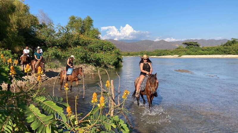 Aguas Termales A Caballo - Navigating the Horseback Ride