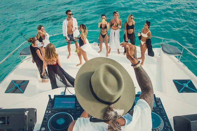 All Inclusive Tulum Party DJ Evening Beat in 51' Leopard PowerCat - The Party Starts: Onboard Dining and Dancing