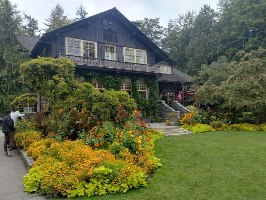 Aquarium & StanleyPark+20 Gem Spots+City/Vip Car+Small Group - The Practical Side: Transportation, Value, and Flexibility