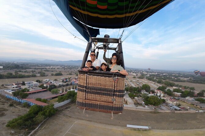 Balloon flight over Teotihuacan + Breakfast in Cueva + Transportation - Exploring Teotihuacan: In-Depth or Free Time